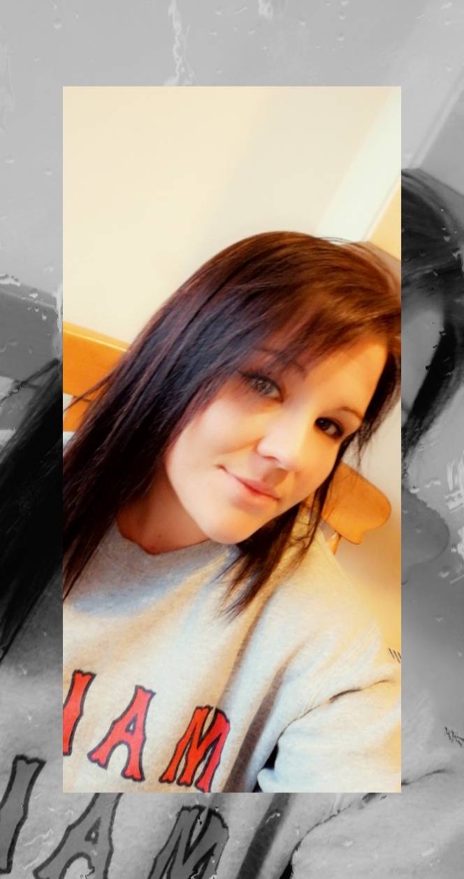 Sundays... Cosy jumpers, roast, films and a cheeky selfie 😝 | Scrolller