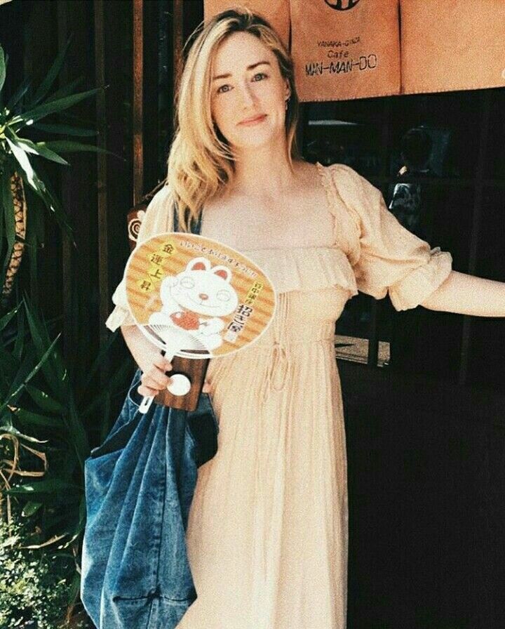 Sundress Ashley is best Ashley | Scrolller