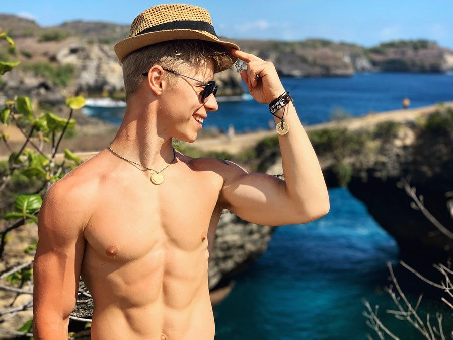 Sven Basquiat (@sven_basquiat) [SHIRTLESS] | Scrolller