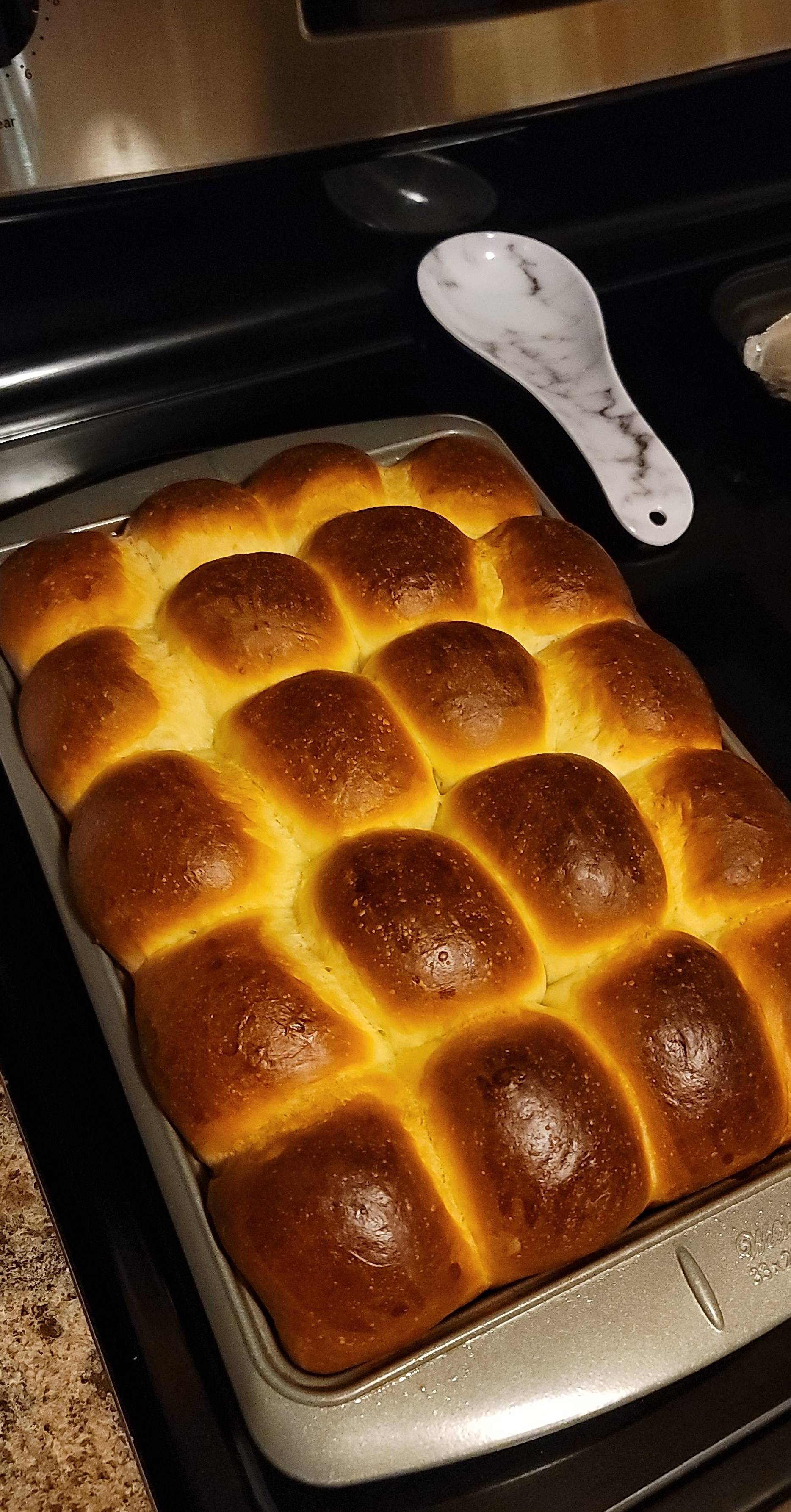 Sweet dinner rolls for the fam | Scrolller