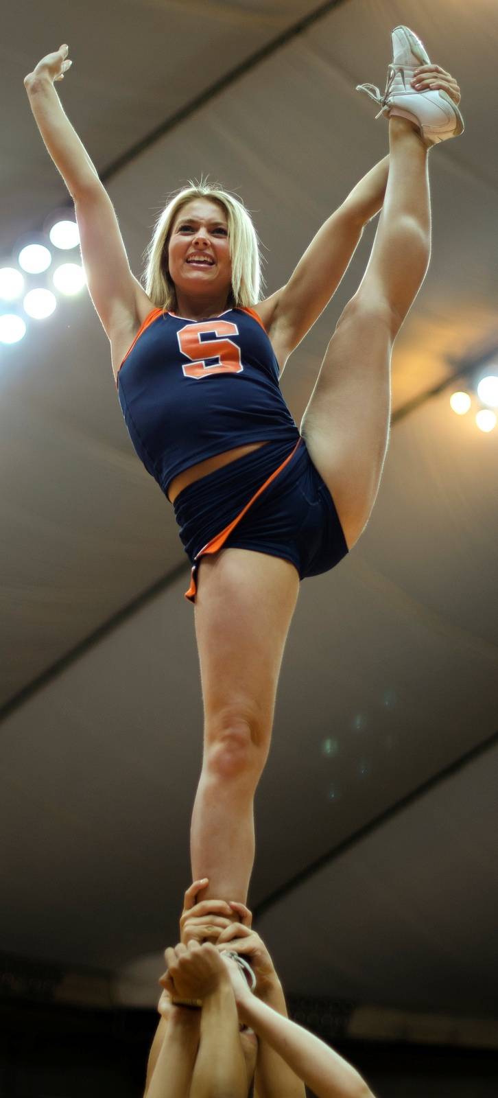 Syracuse cheerleader | Scrolller