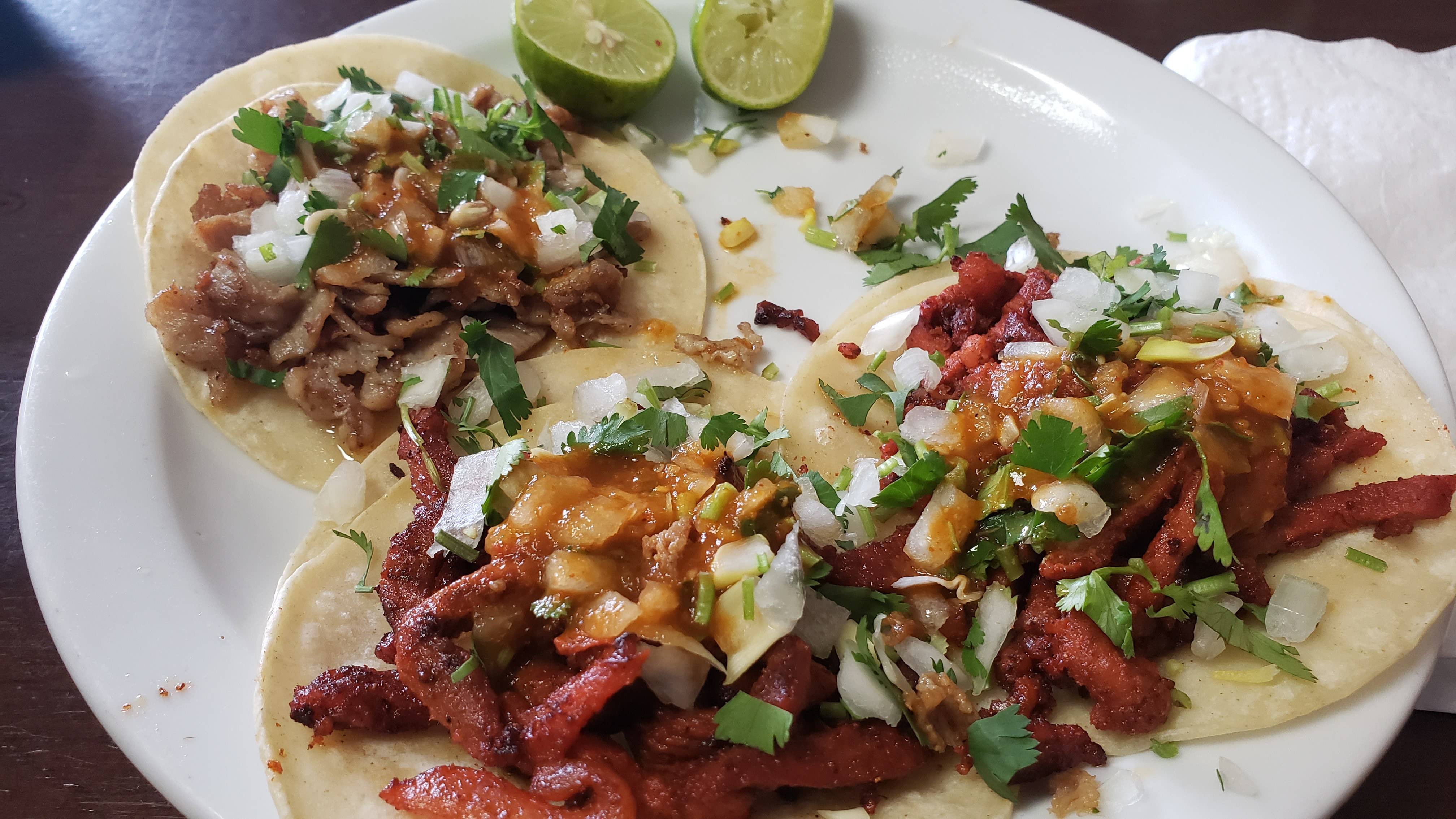 Tacos Mendoza in Ventura, CA - Dos de suadero, dos al pastor | Scrolller