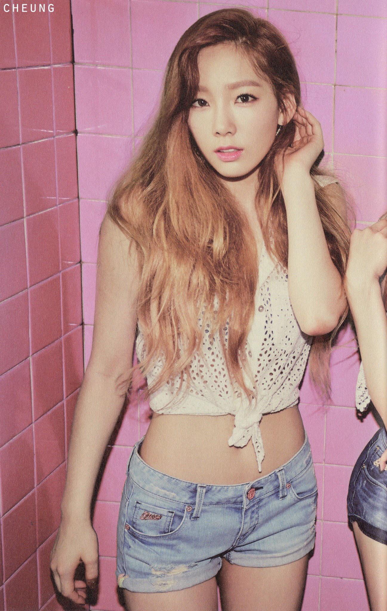Taeyeon - Holler Scan | Scrolller