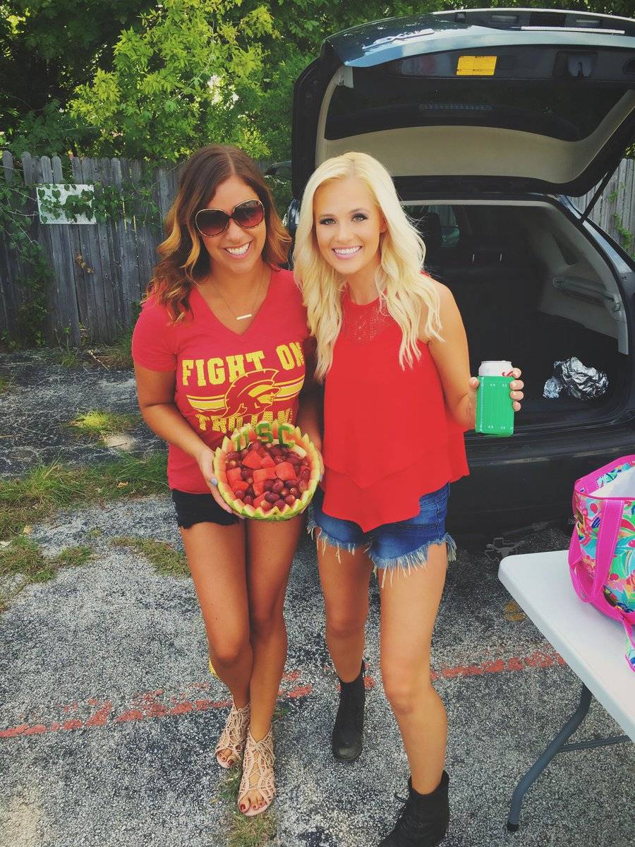 Tailgate party with her friend | Scrolller