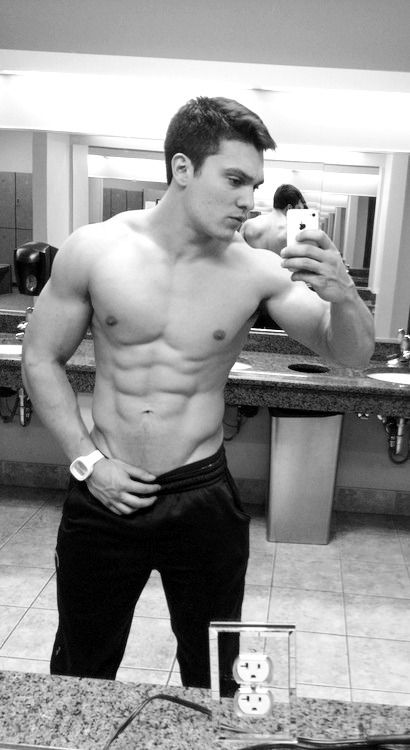 Taking a mirror shot | Scrolller