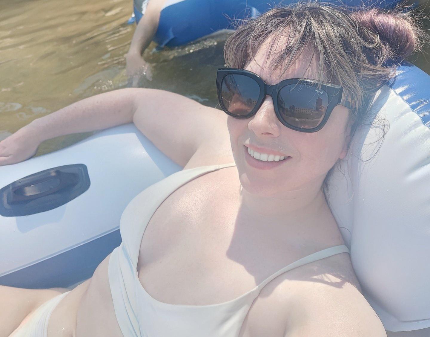 Taking in the sun | Scrolller