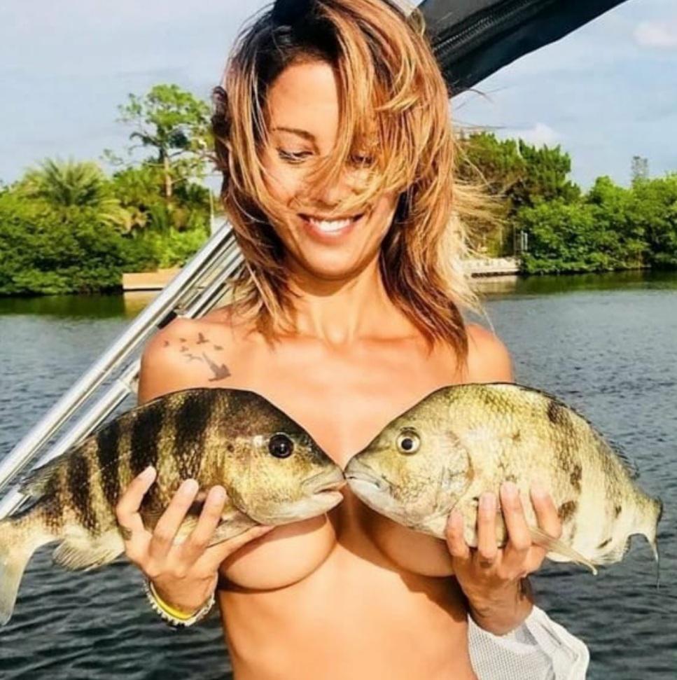 Tasteful underboob | Scrolller