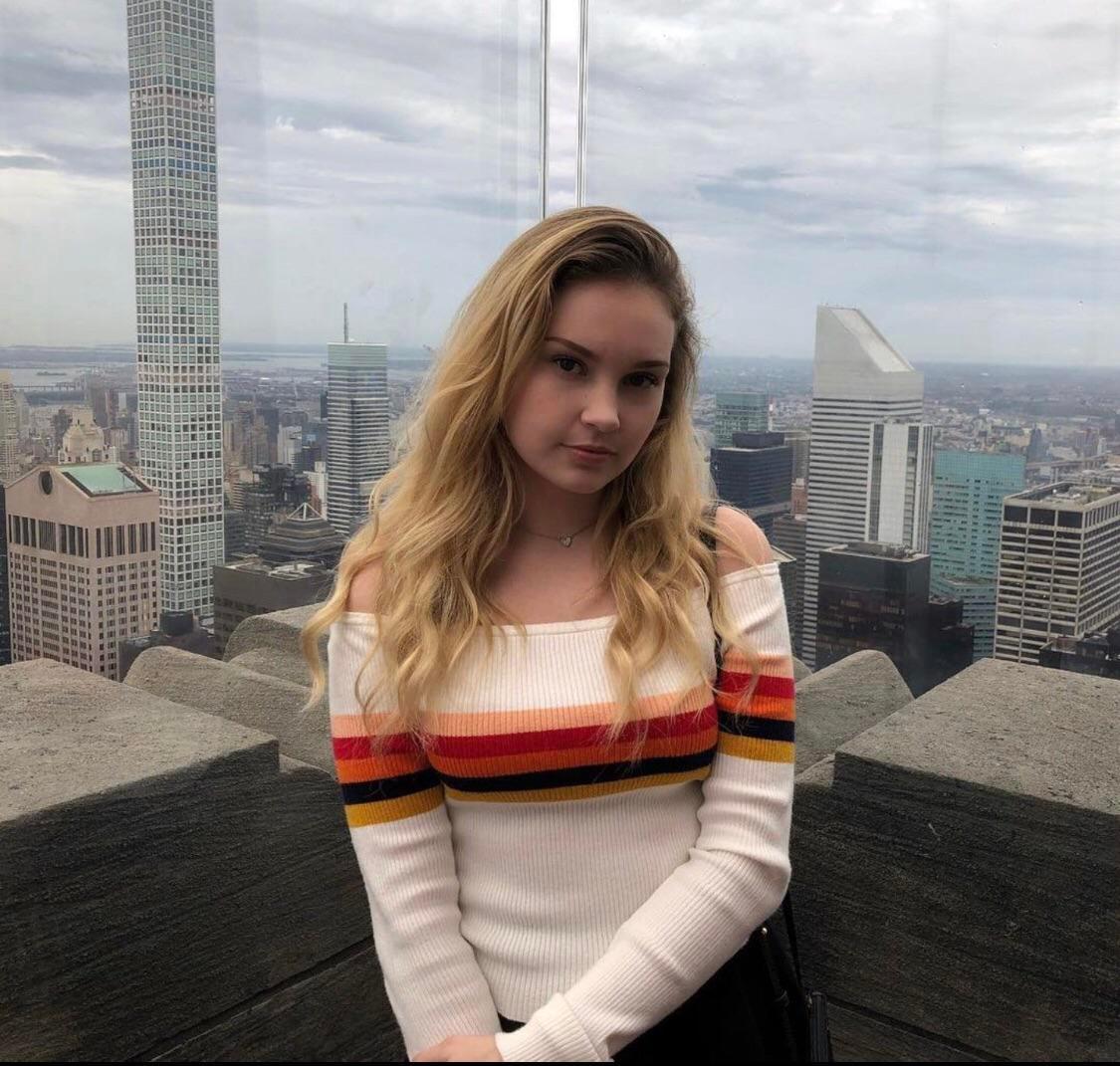 Taylor Darling looks so hot in this | Scrolller