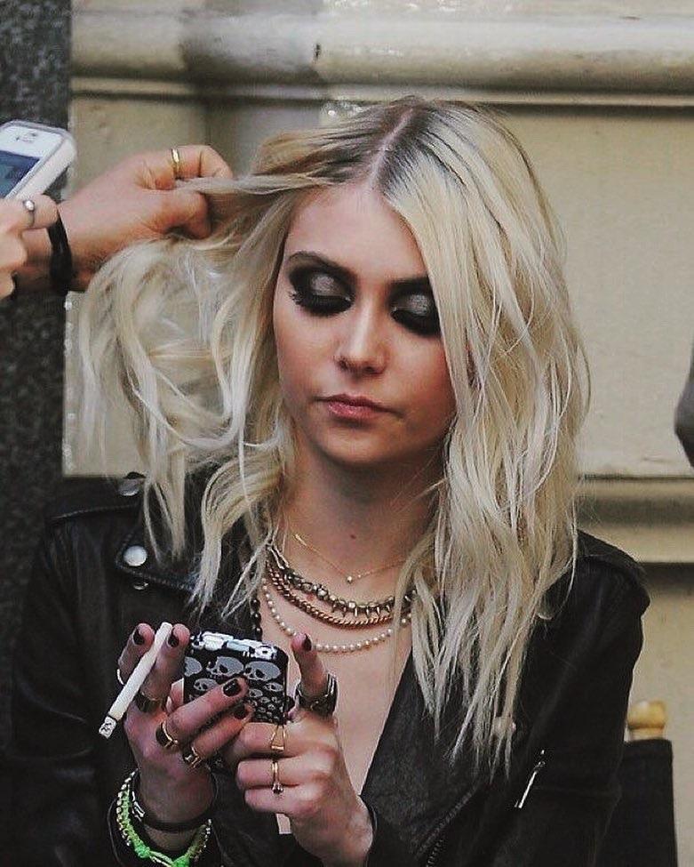 Taylor Momsen | Scrolller