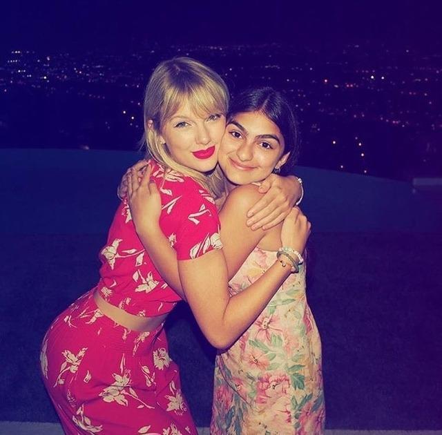 Taylor's butt looks so big and round! | Scrolller