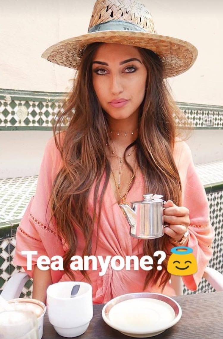 Tea time | Scrolller