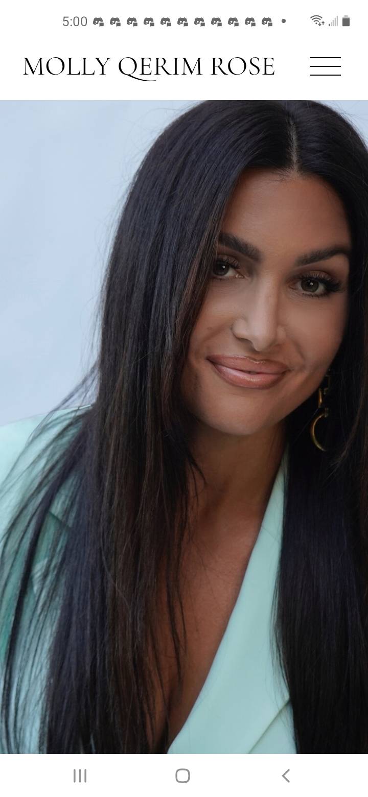 Teal Molly | Scrolller