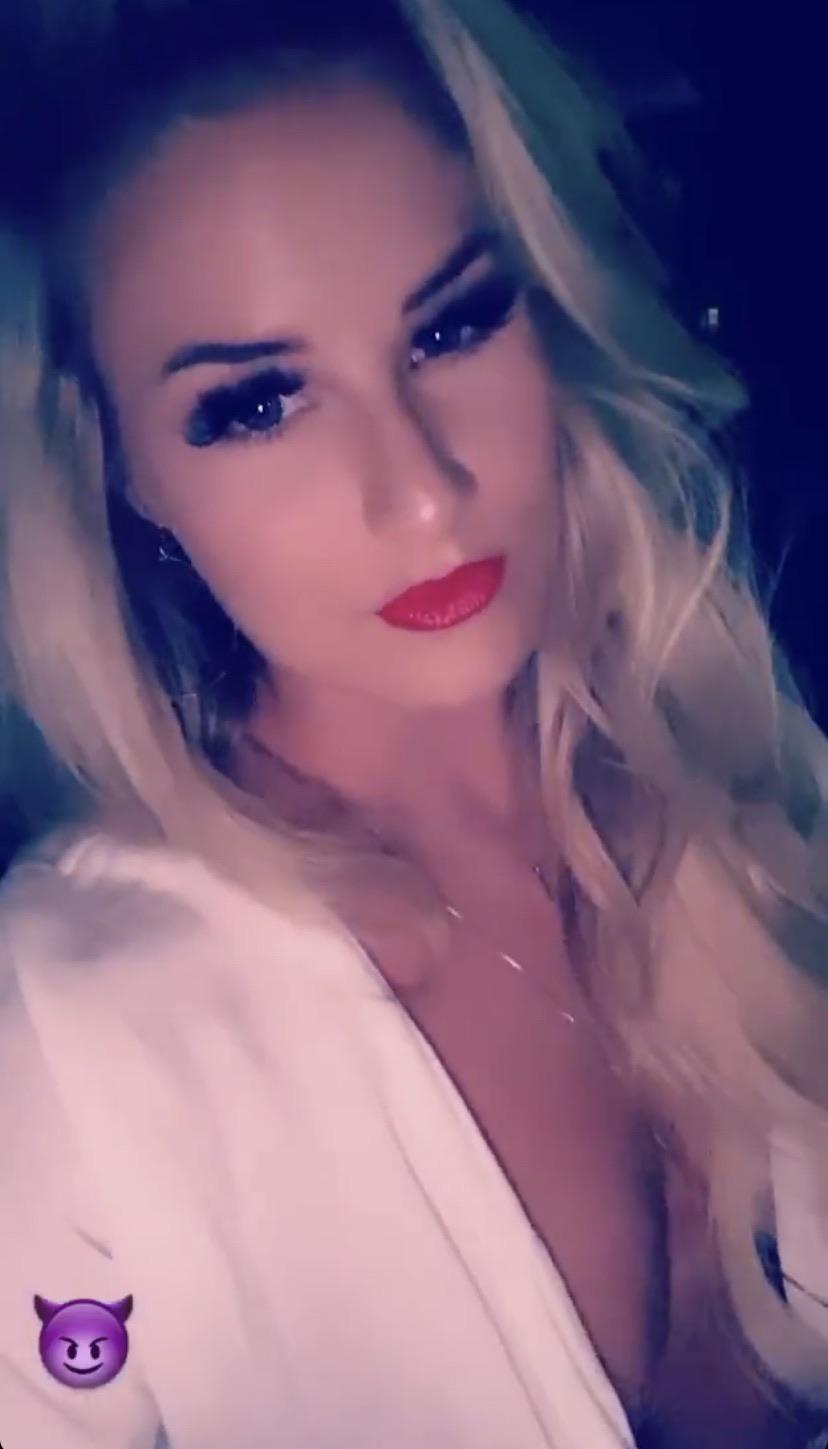 Teasing us with that cleavage | Scrolller