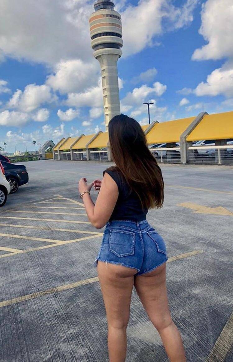 Teddy’s Big fat juicy ass 👅👅🍑🍑 | Scrolller