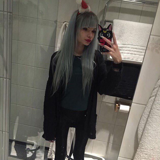 Teeny tiny! | Scrolller