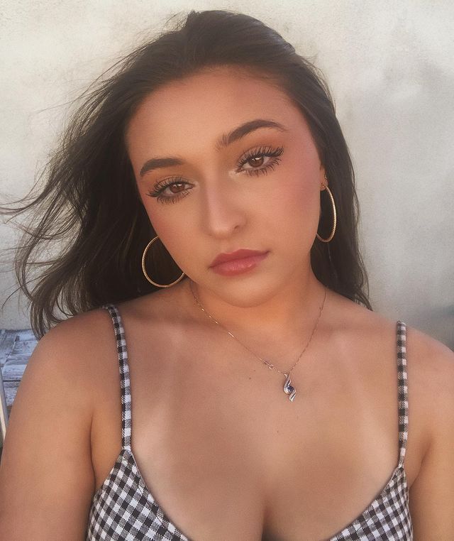 Hint of Cleavage | Scrolller