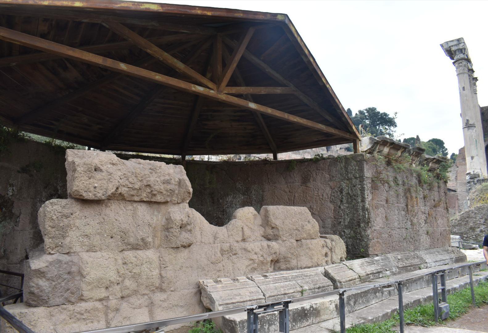Temple of Caesar in Roman Forum | Scrolller