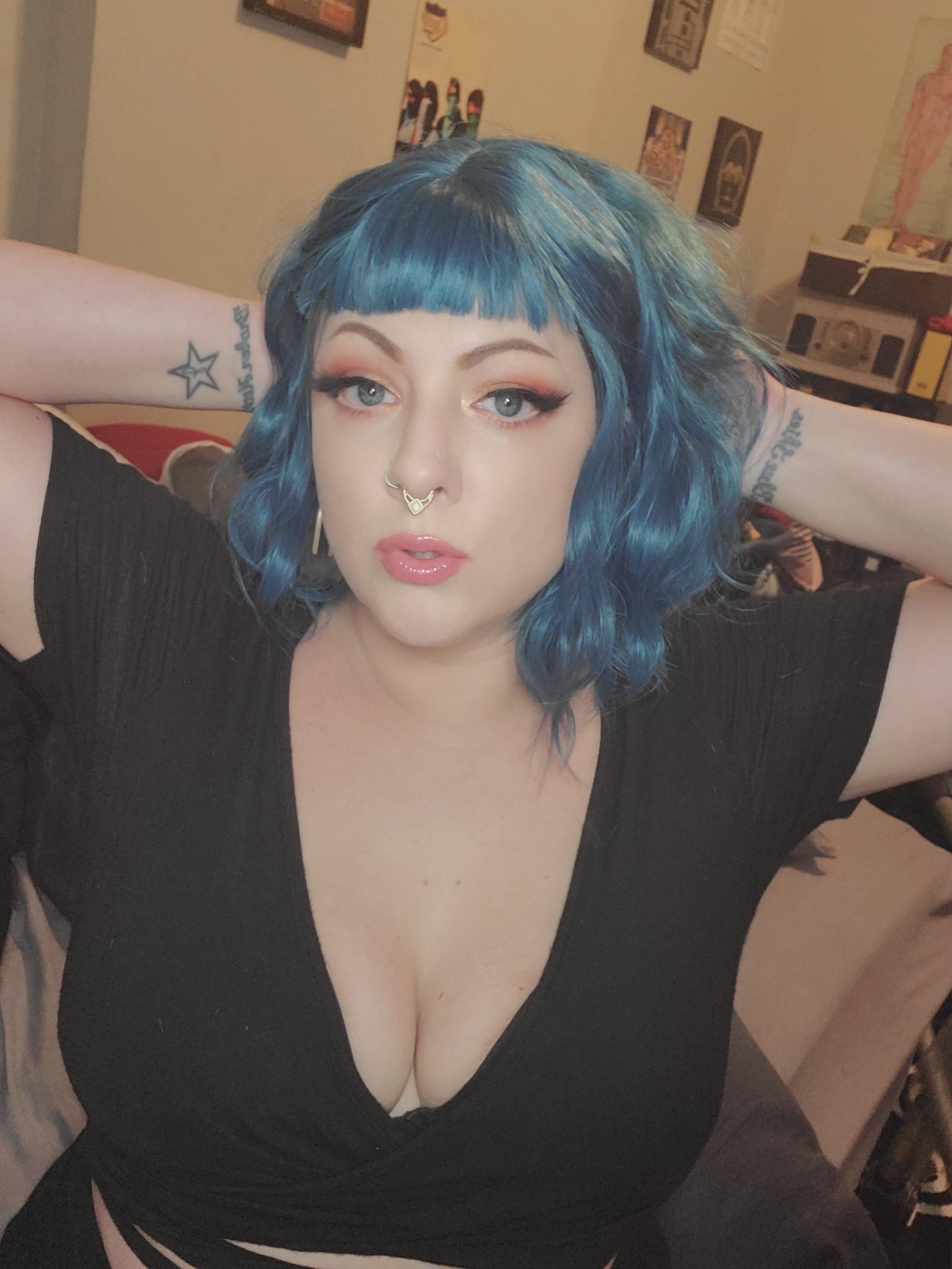 TGIF [OC] [f] | Scrolller