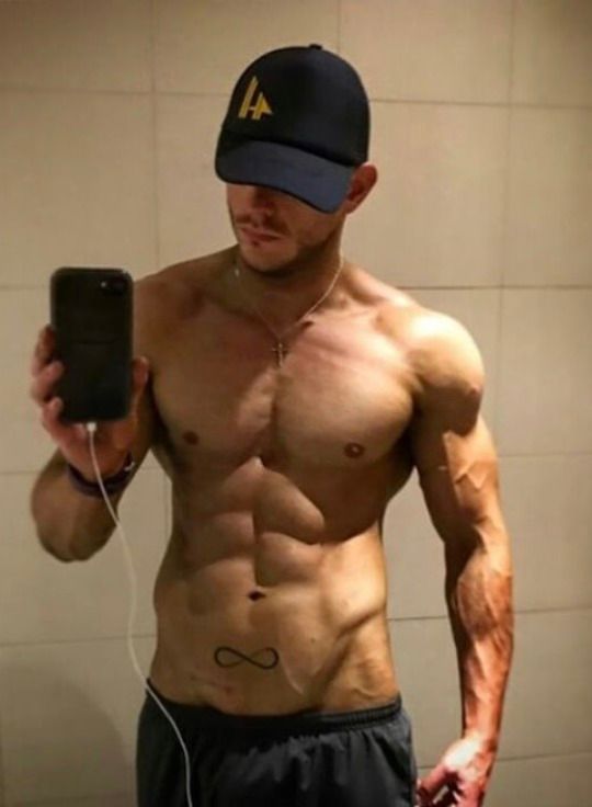 That chest | Scrolller