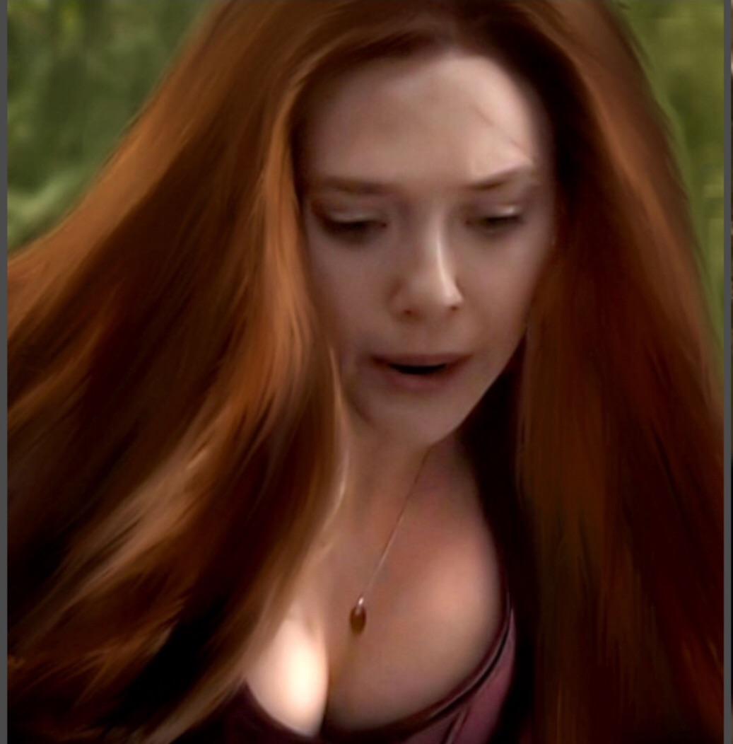 That cleavage | Scrolller