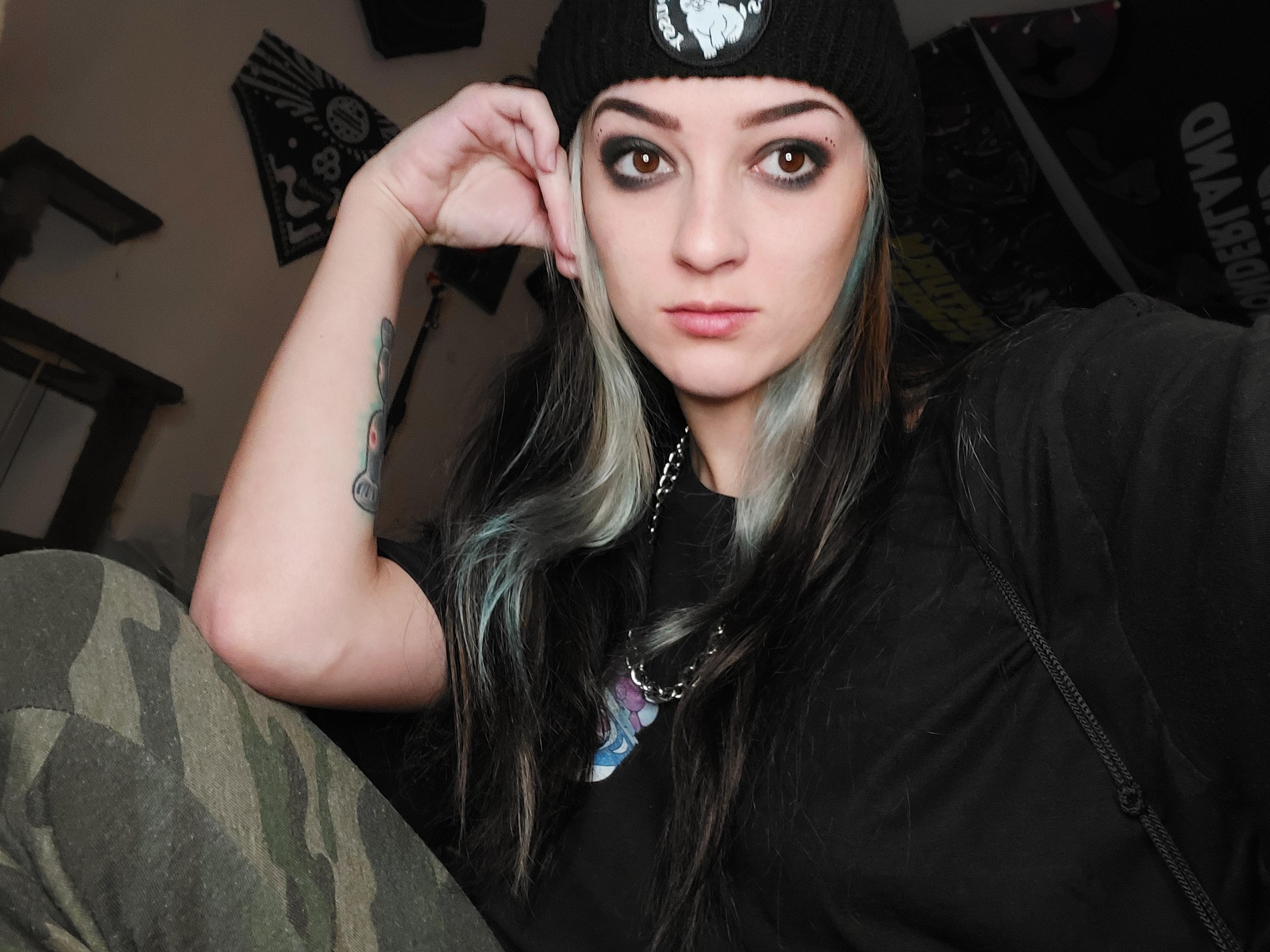 For that "dead" look just blend in the eyeshadow with the circles under ur eyes and 👌 | Scrolller