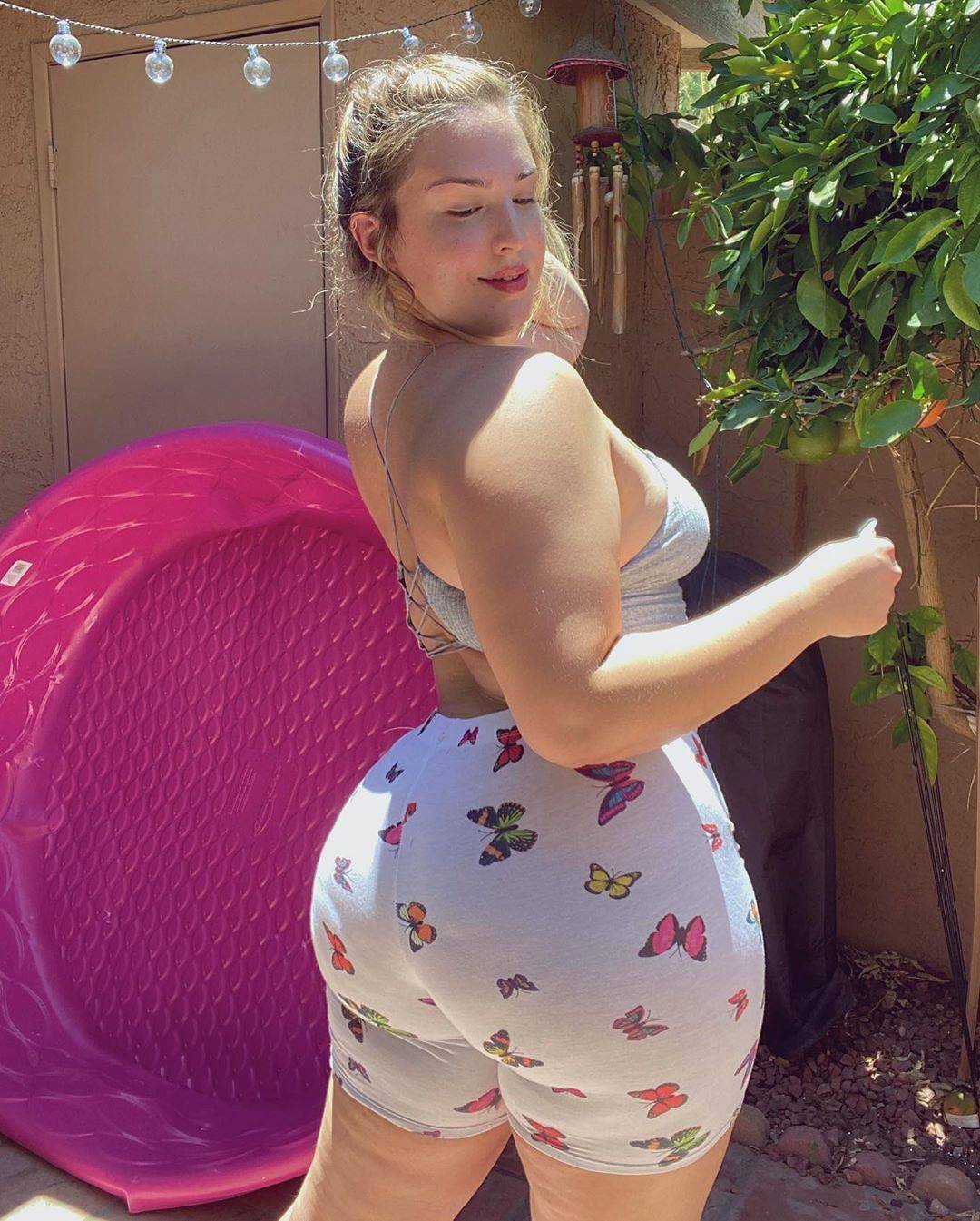 That thickness | Scrolller