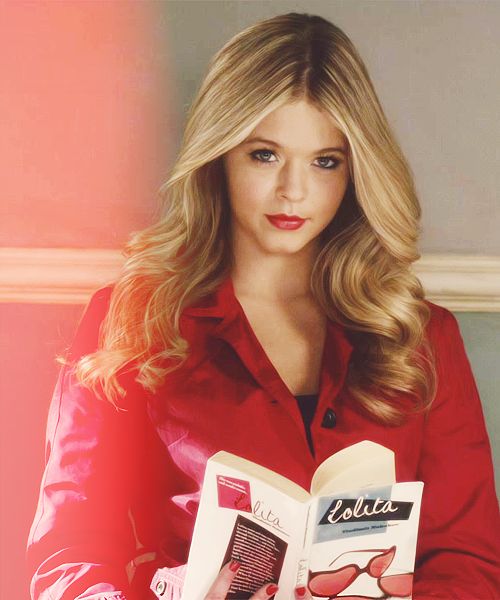 The Alison look in season 1-3 was ICONIC | Scrolller