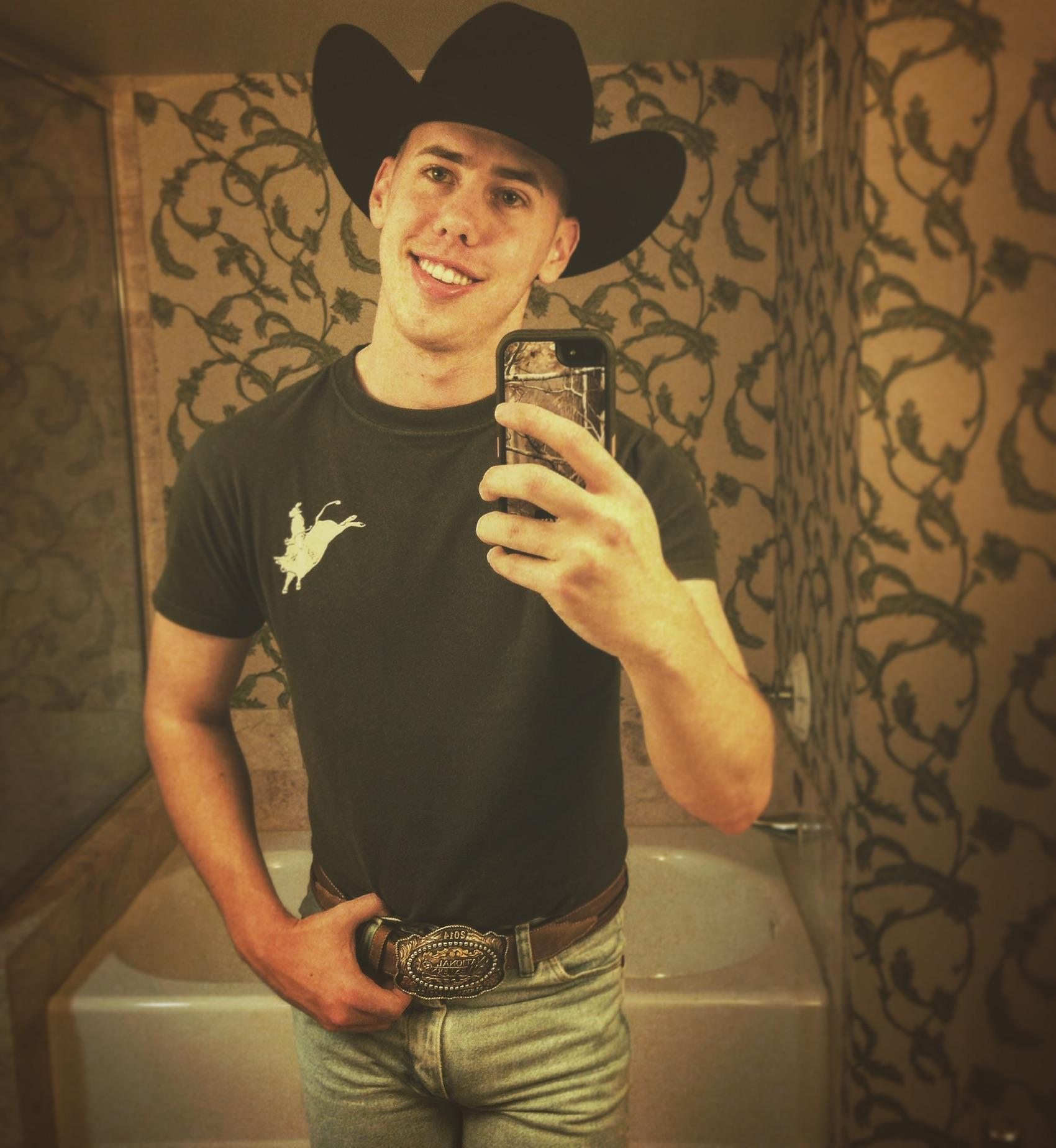 Discover more like GaybrosGoneWild: The best picture I ever took of myself enjoy the bulge ...