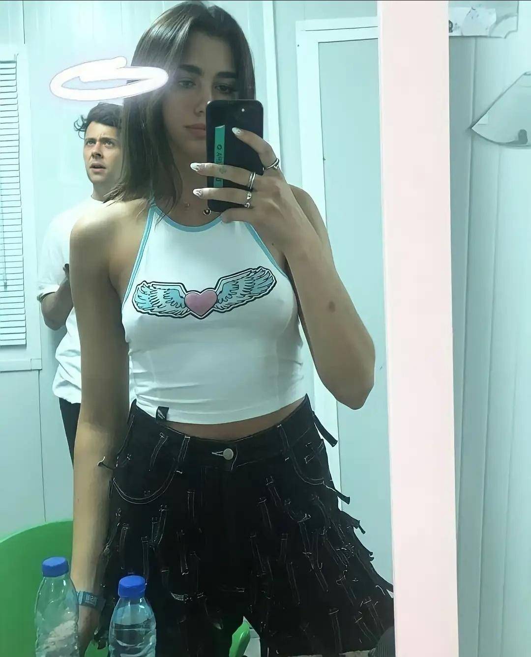 Outstanding | Scrolller