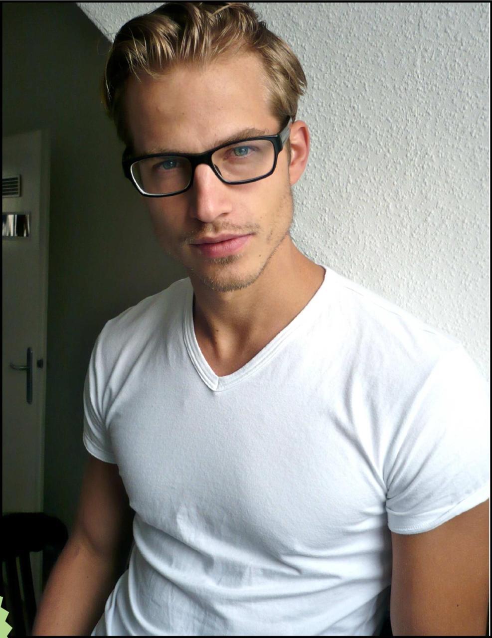 The ever handsome Aaron Bruckner (x-post from r/ladyboners | Scrolller