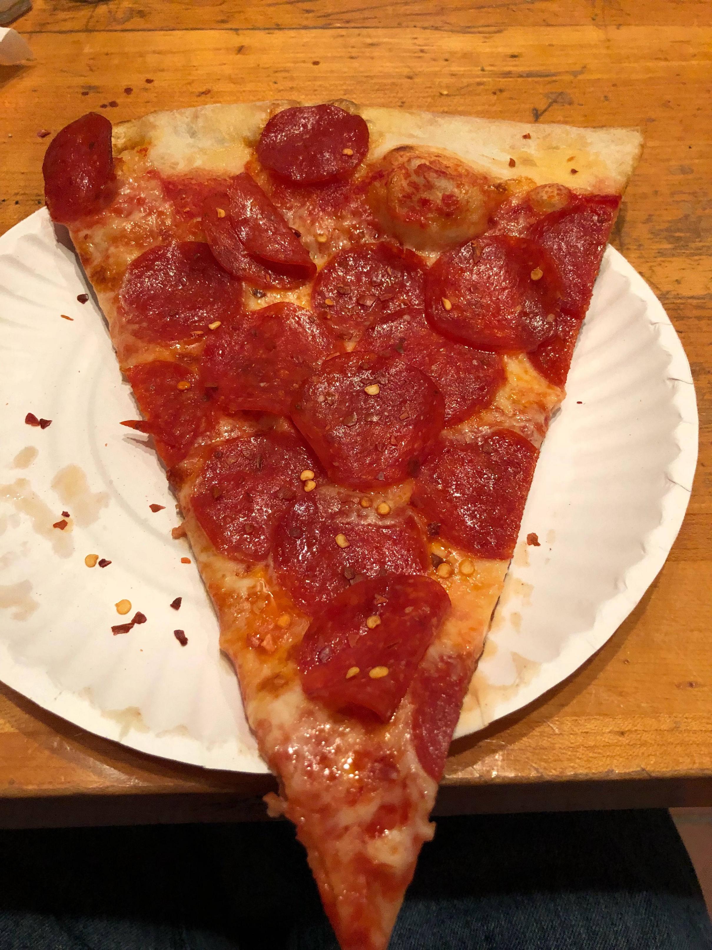 The humble pepperoni slice | Scrolller