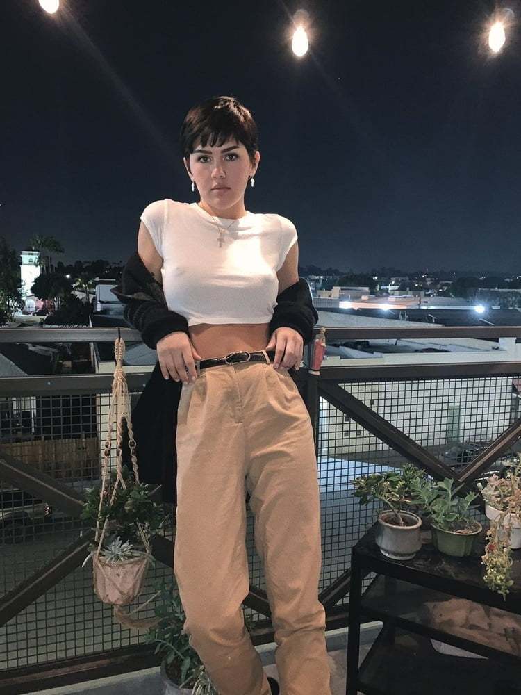 Nice pic to remind us of her humanity. The incomparable Daisy Taylor 💕💘💞 | Scrolller