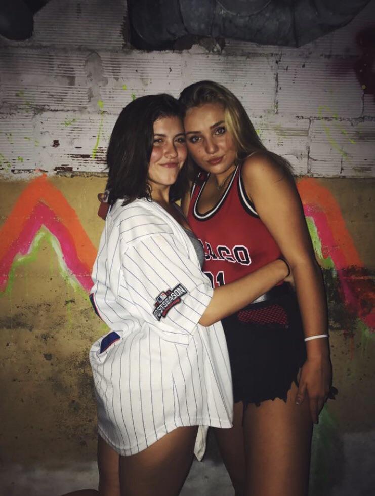 The jersey can’t hide that big college booty | Scrolller