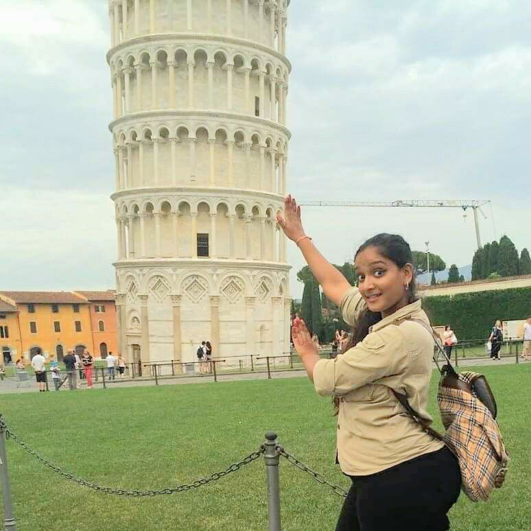 The leaning tower of the phat ass. | Scrolller