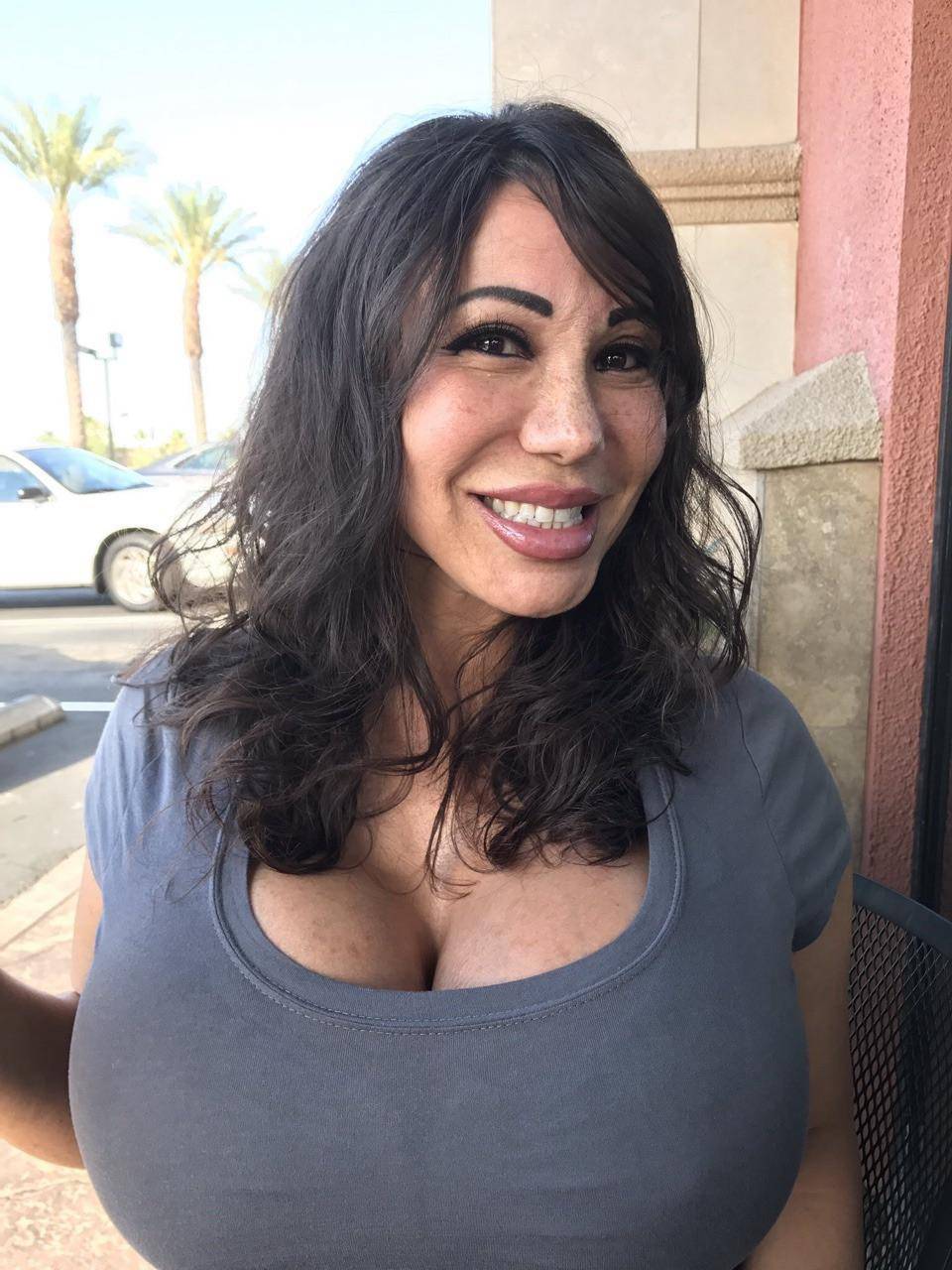 Ava Devine | Scrolller