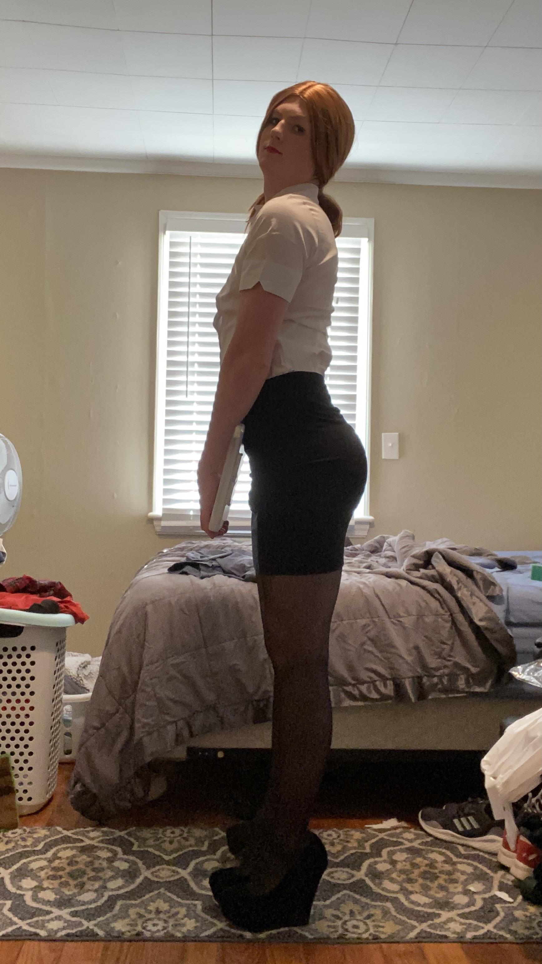 The men at my new job keep staring at me. Is there something wrong with my outfit? | Scrolller