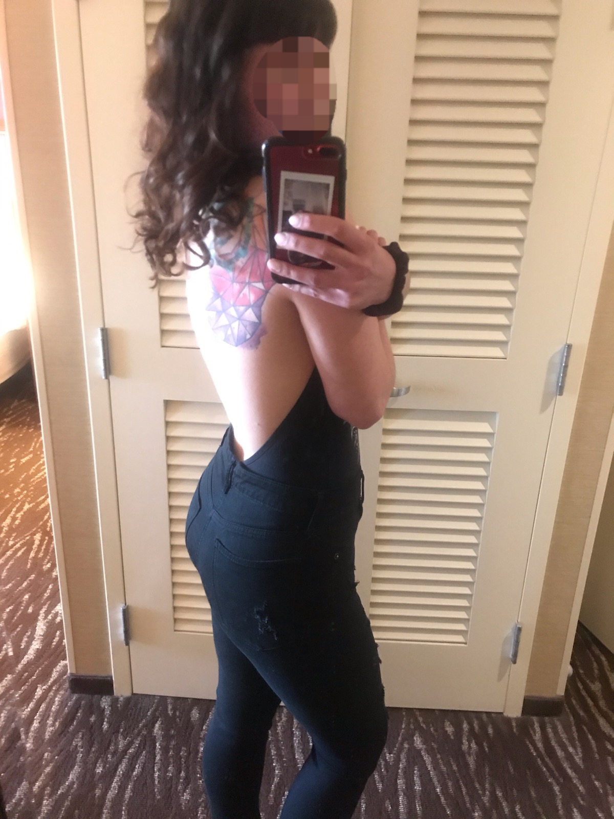 The Miss getting dolled up to meet a friend tonight on her work trip to San Fran | Scrolller