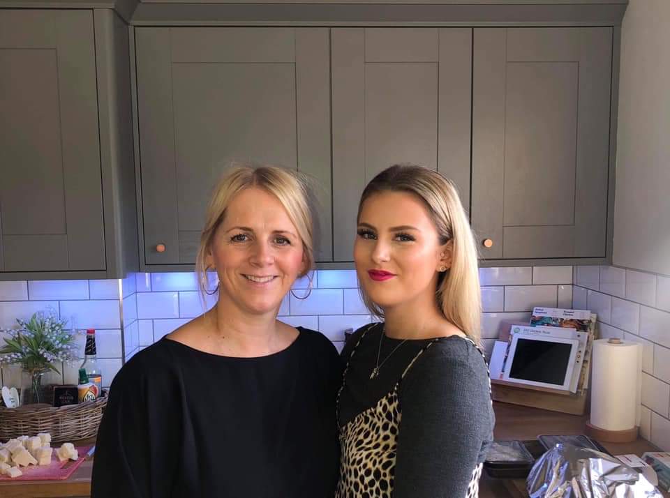 The mum or daughter? | Scrolller