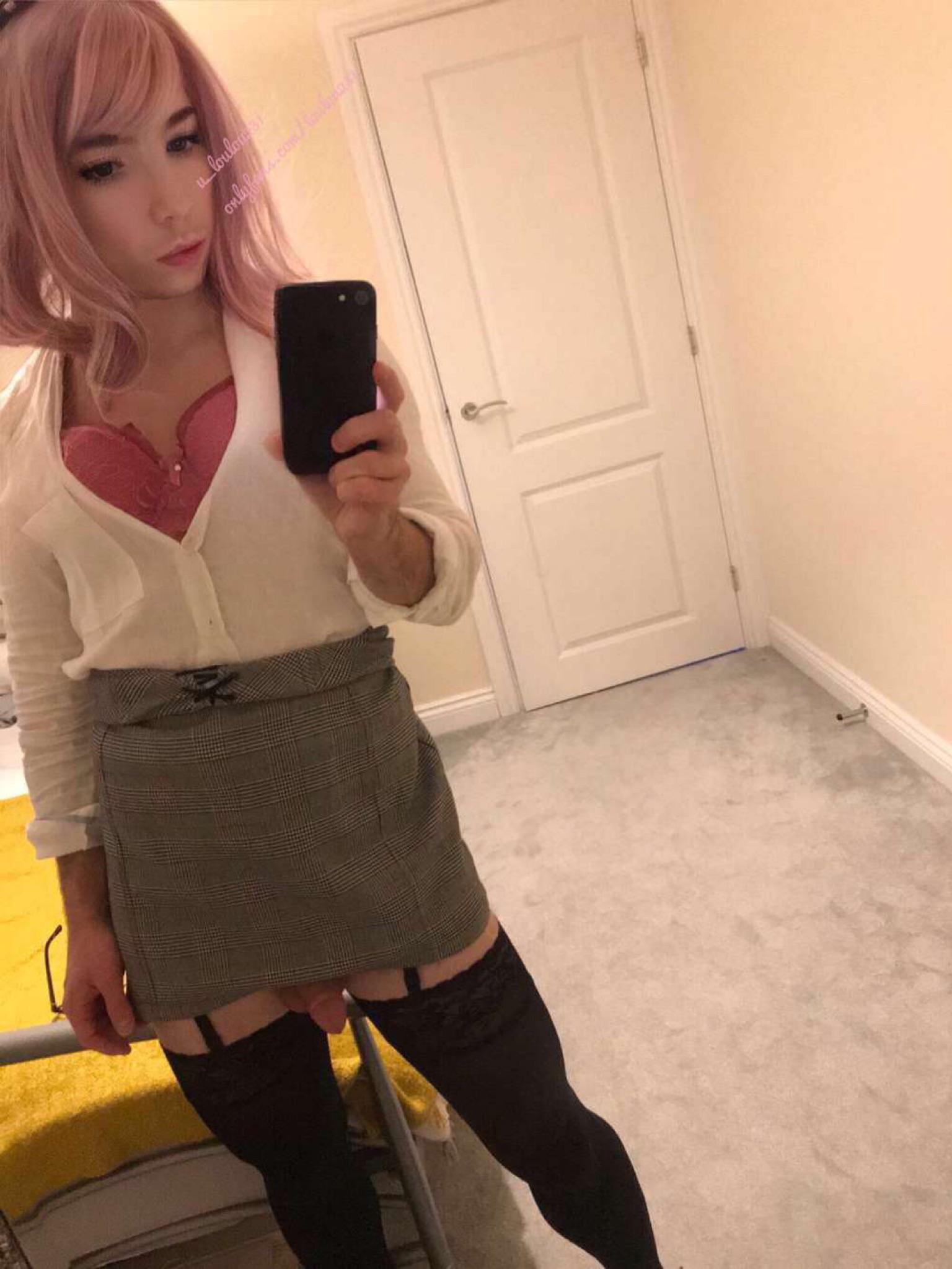 The new girl has a secret.. you might need to come closer to see it 🥺 | Scrolller