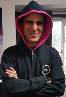 The official portrait of our leader should be the #1 most upvoted post in Reddit history | Scrolller