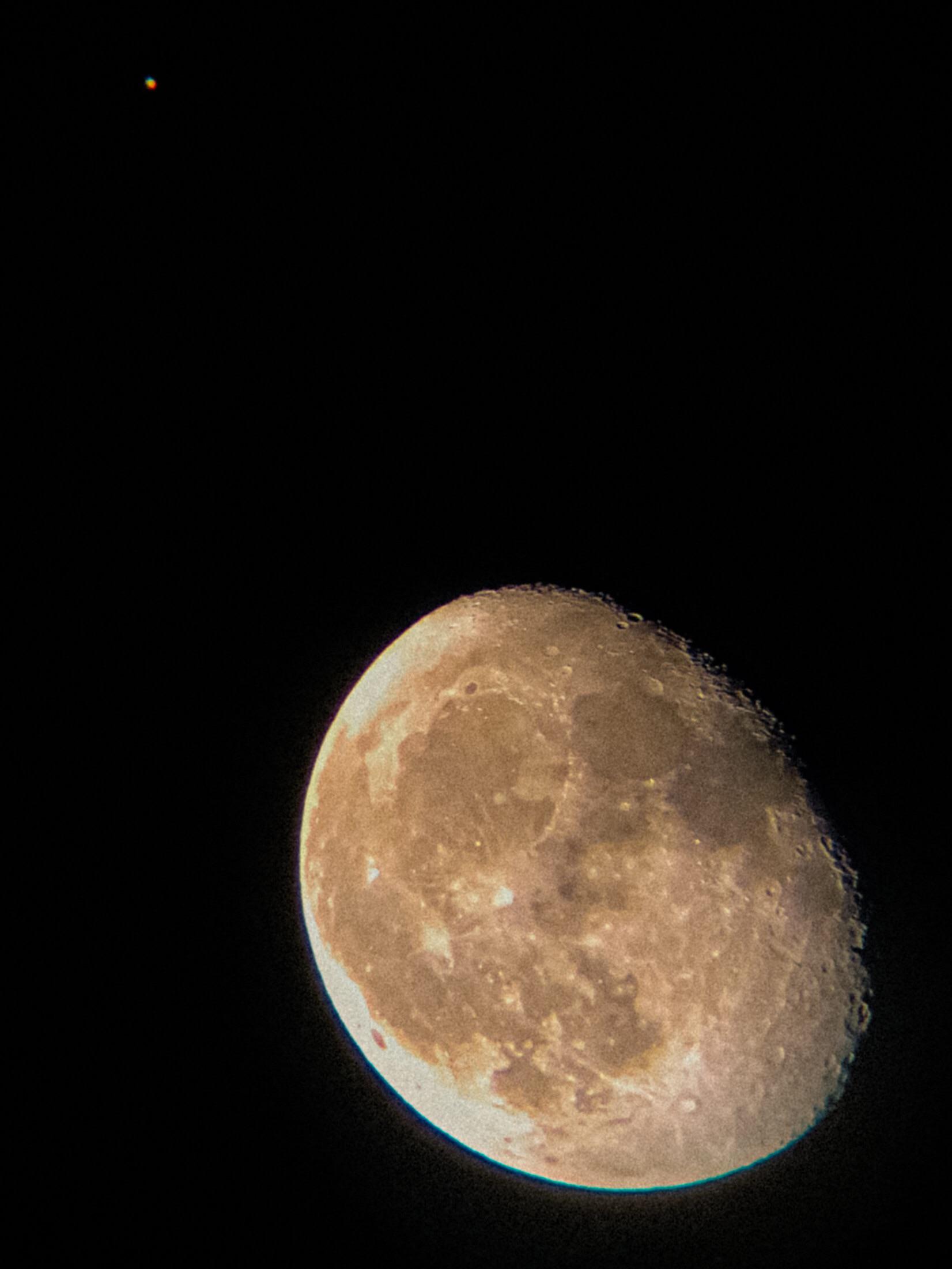 The pic I took of moon and mars occultation | Scrolller