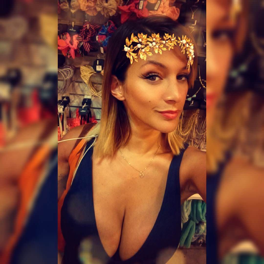 The queen | Scrolller