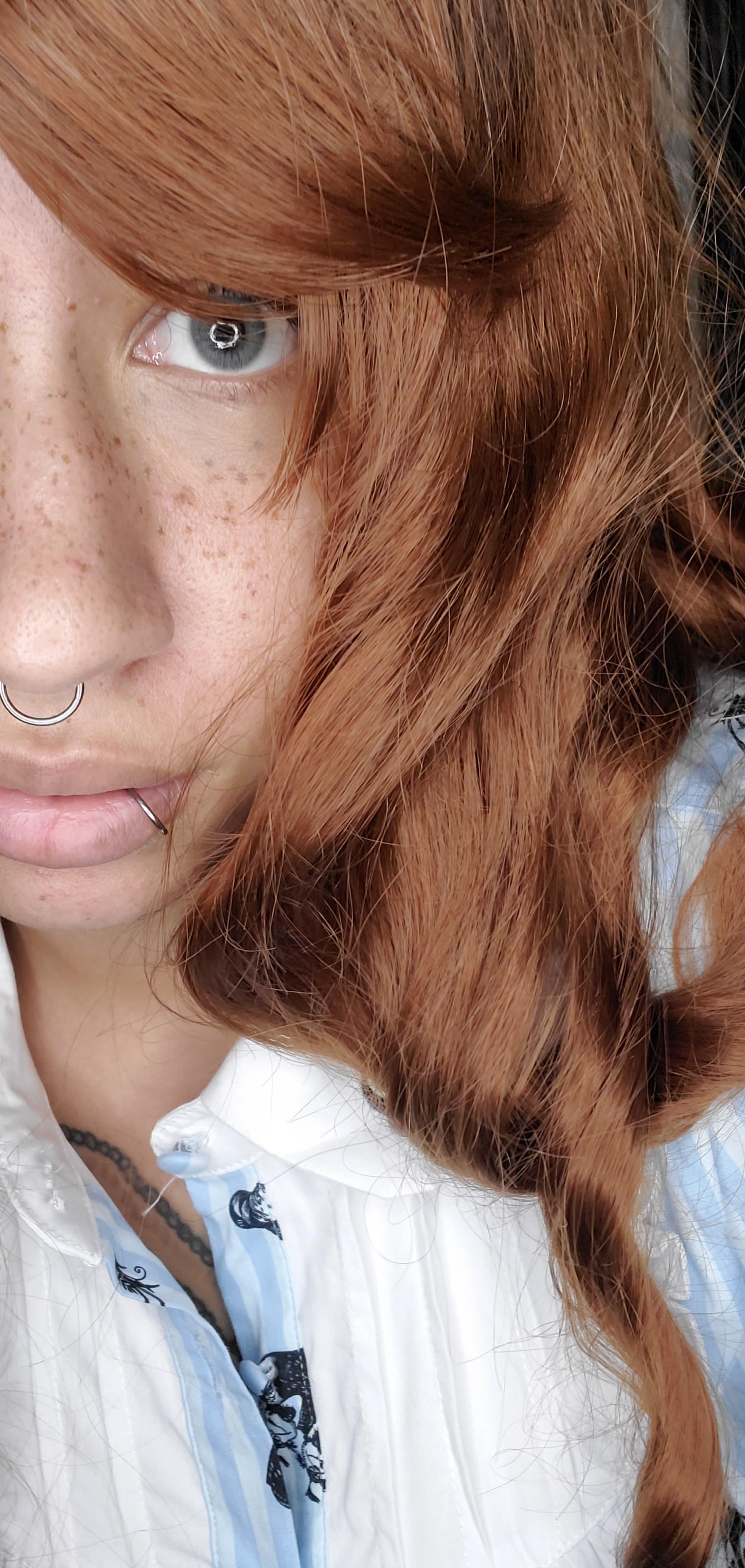 The red really offsets the freckles don't you think | Scrolller The red really offsets the freckles don't you think | Scrolller