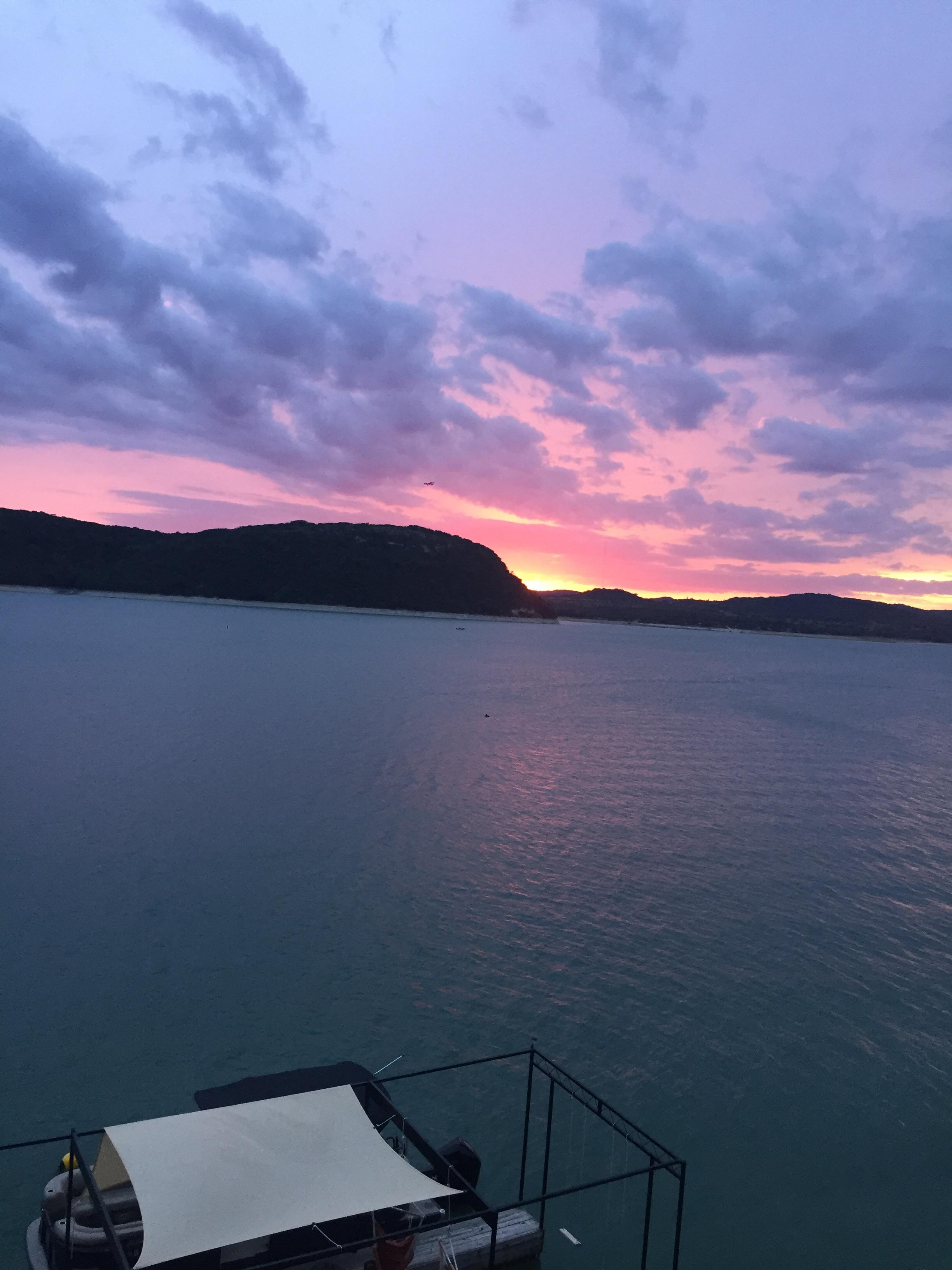 The Sunset At The Medina Lake Today Scrolller