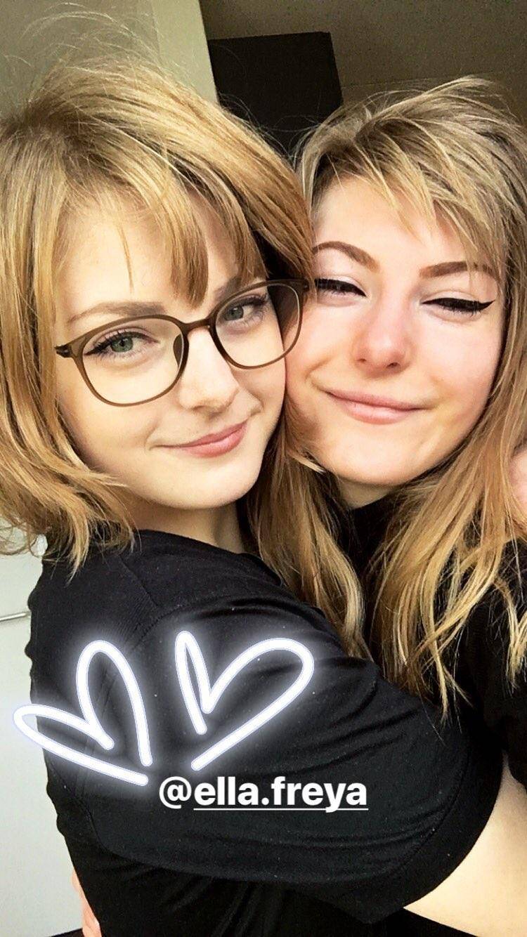 The Twins Scrolller