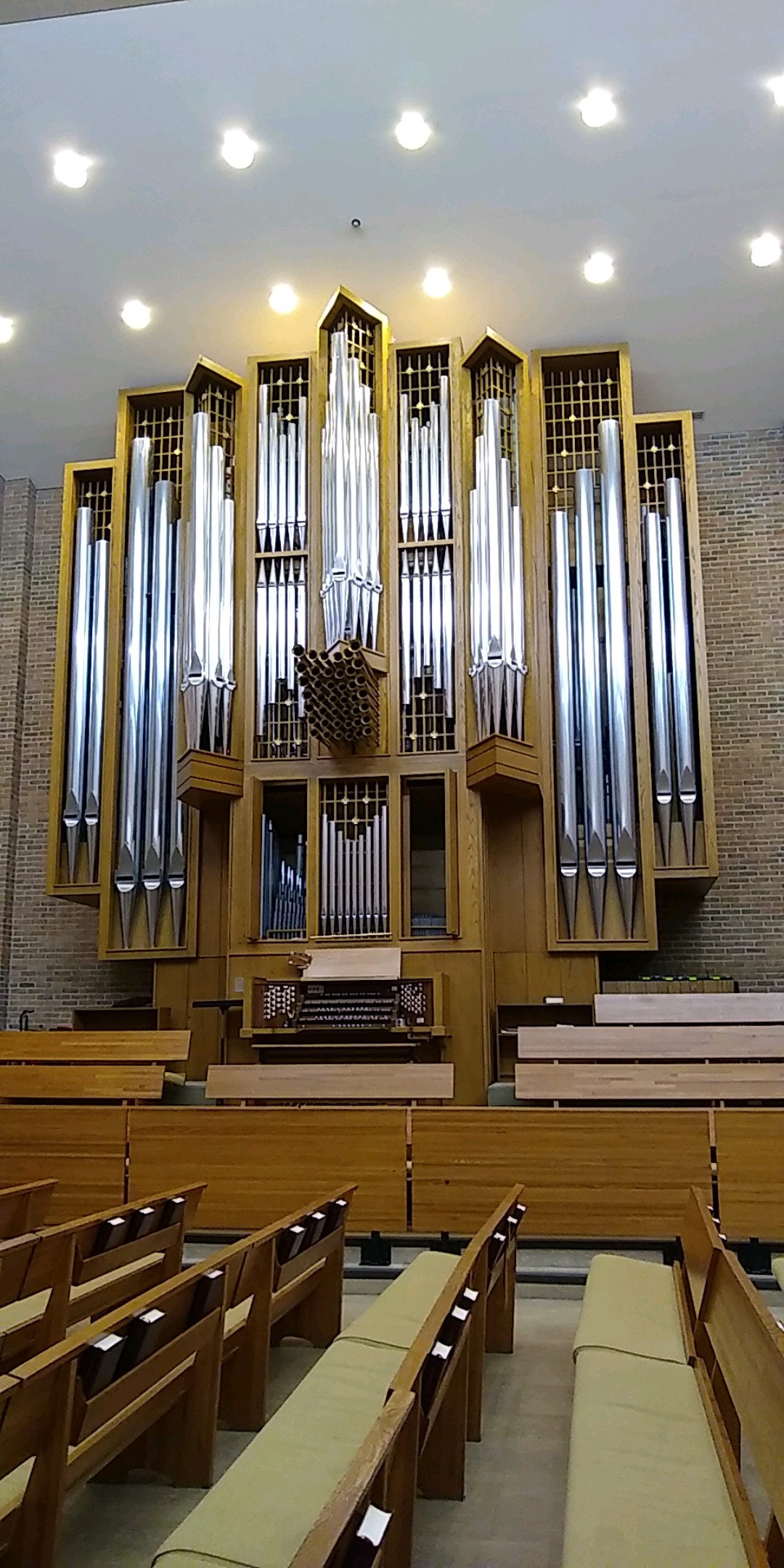 The Zimmer pipe organ at Concordia University, Chicago. | Scrolller