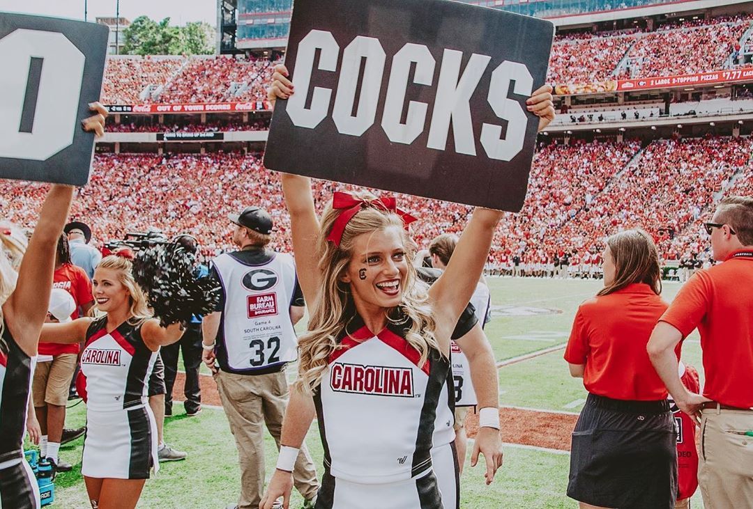 They all wanna carry this sign! | Scrolller