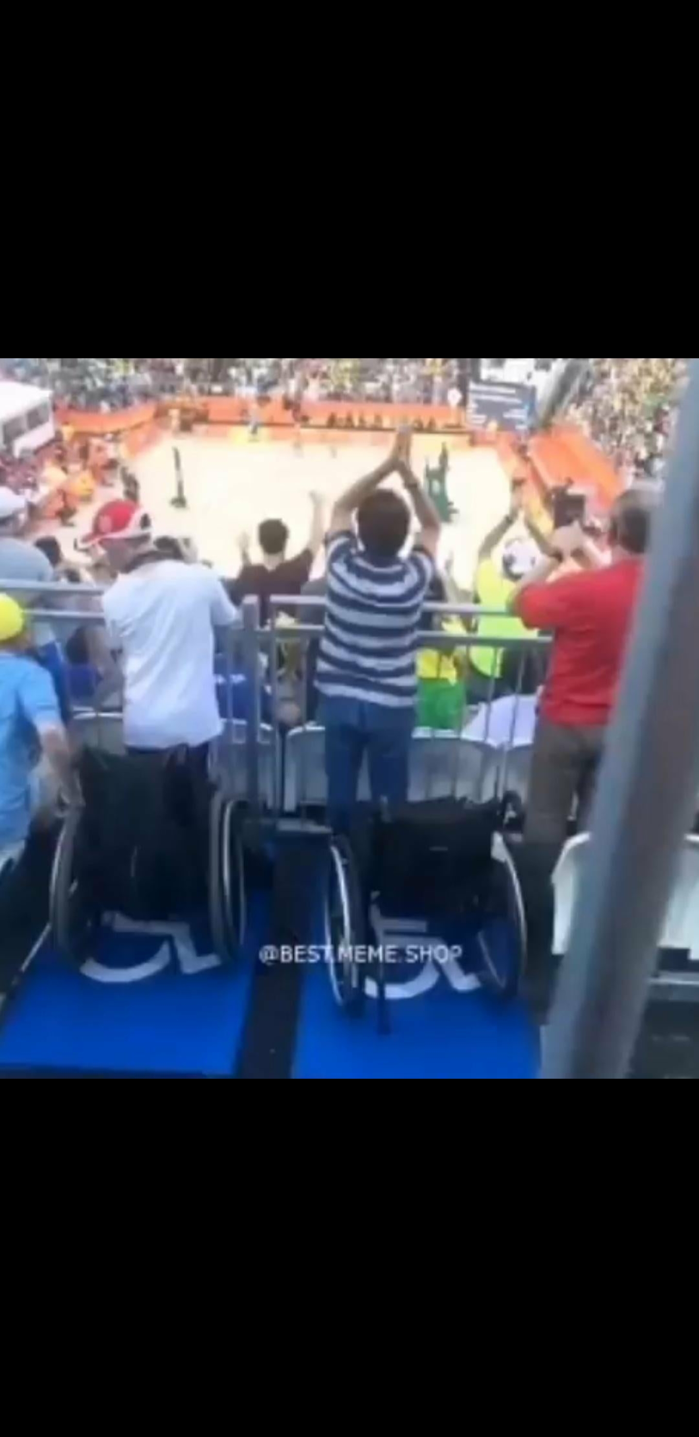 They did a standing ovation | Scrolller