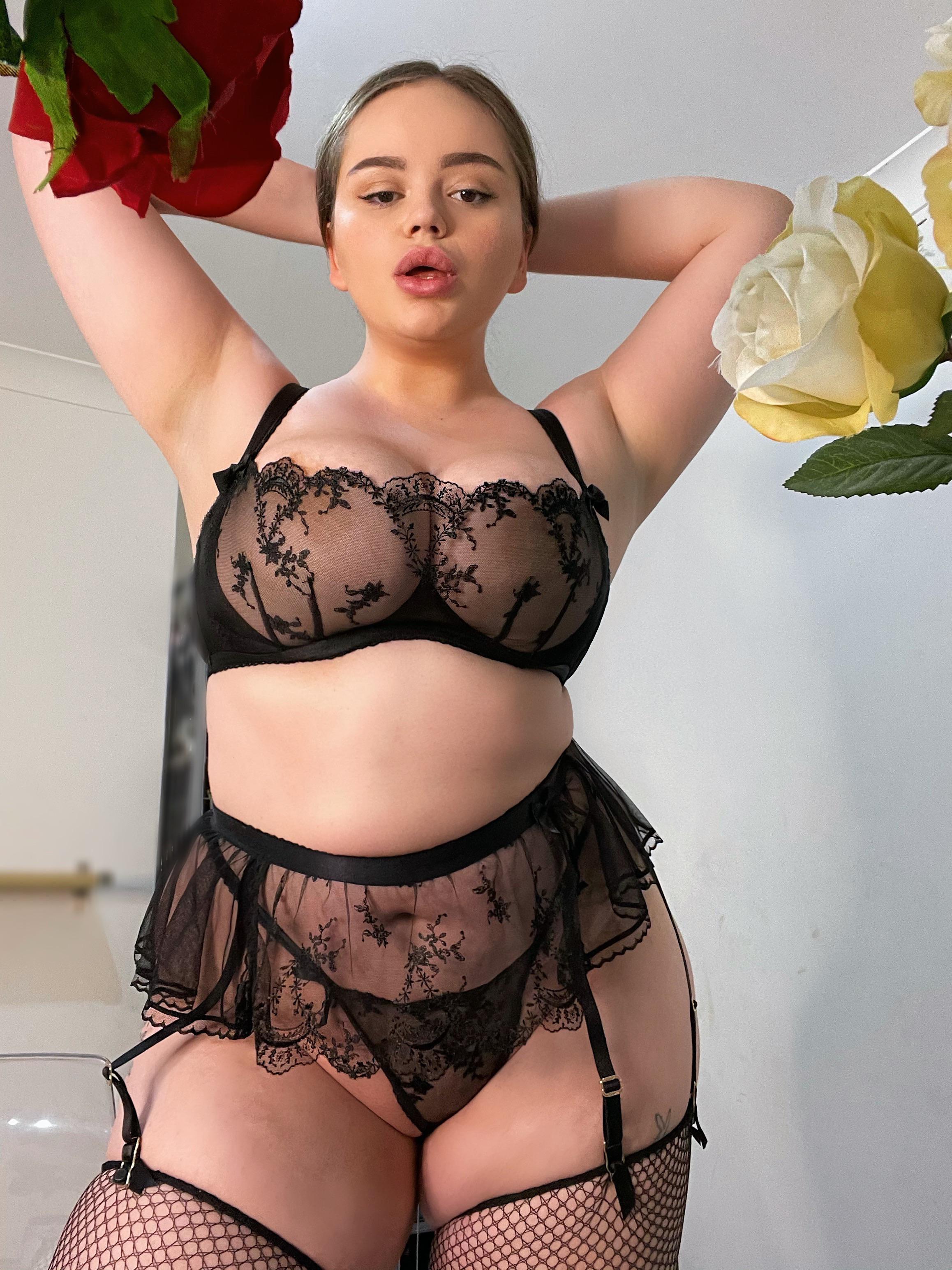 Thicc all over and hungry for cum 😉 [OC] | Scrolller