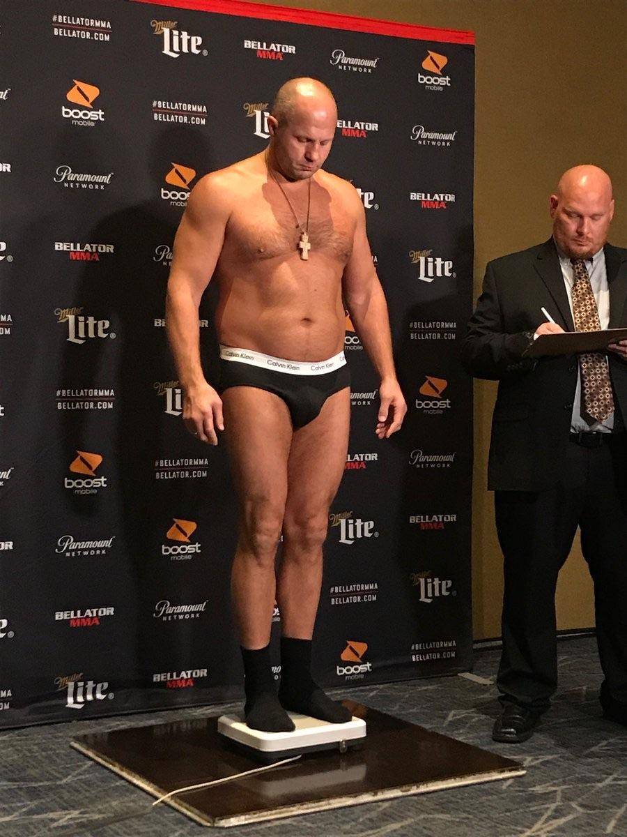 Thicc Russian wearing just Calvin’s in public. | Scrolller